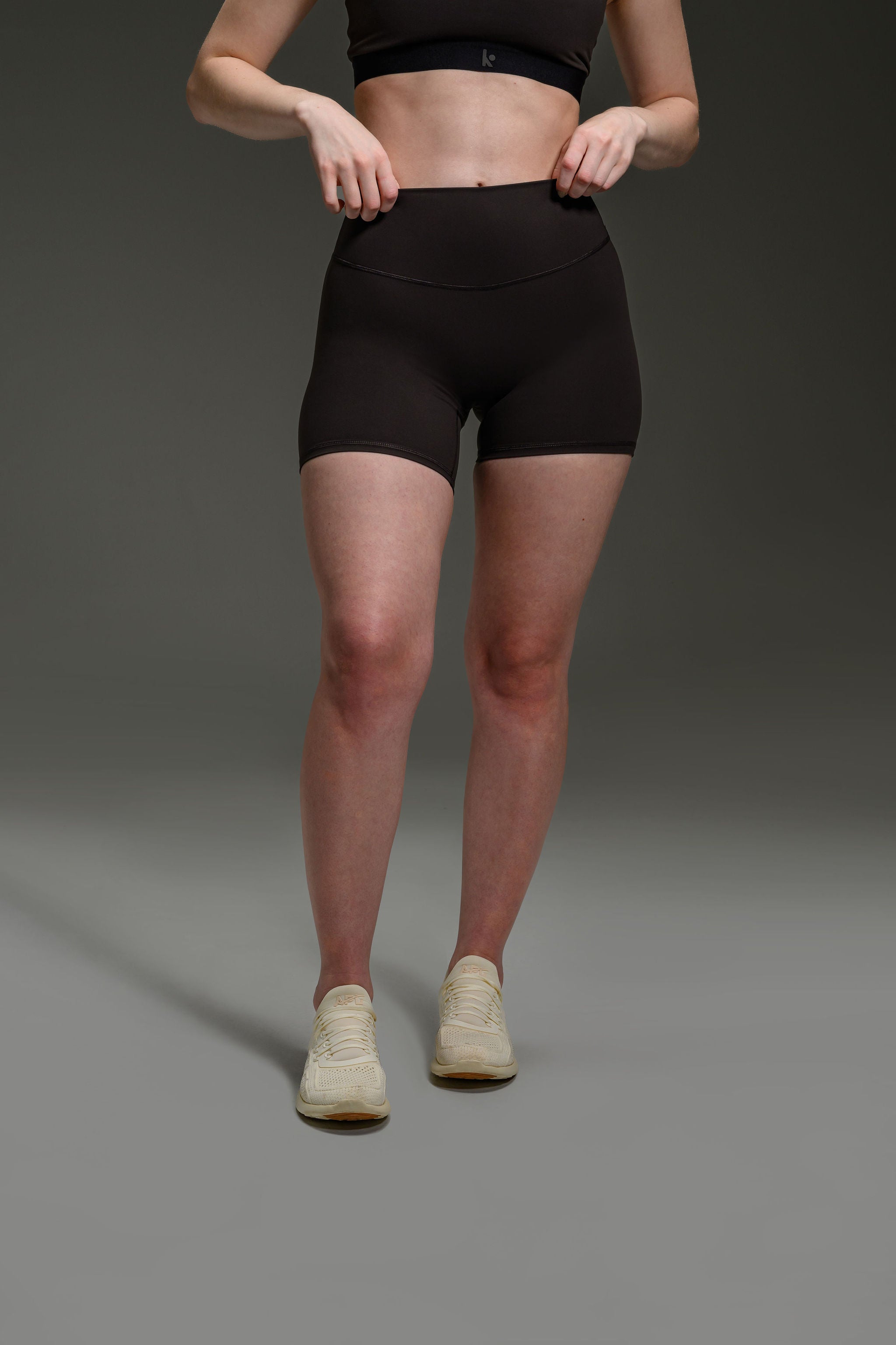 Featherlite Enhance 6" Shorts - Espresso – Kamo Fitness